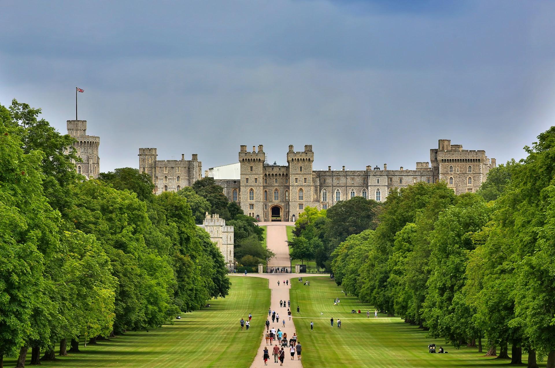 Discover Day Trips to Windsor, Bath, and Stonehenge - Luton